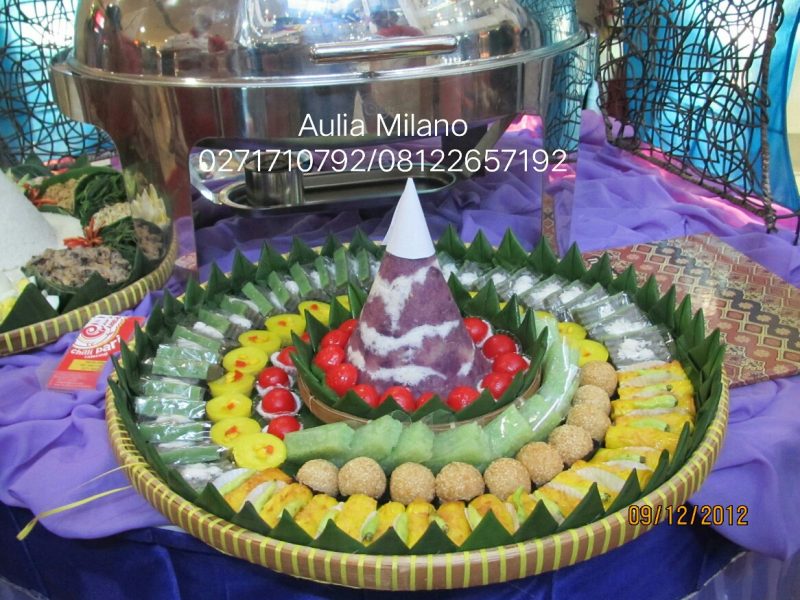 Kue Tradisional Tampahan – Aulia Milano Catering & Snack Surakarta